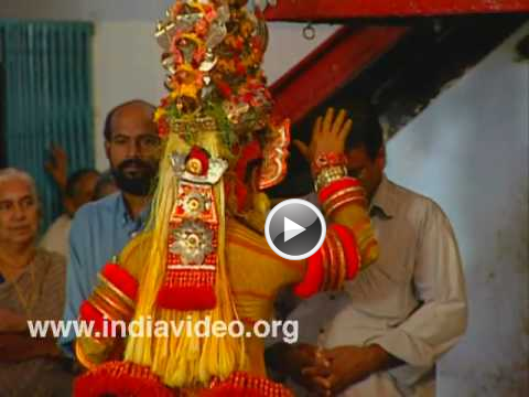 Parassinikadavu temple – famous for its daily theyyams, Centre of ...