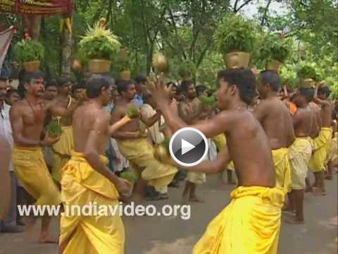 Kumbamkudam at Manarcad temple - dancing with pots on heads, Manarcad ...